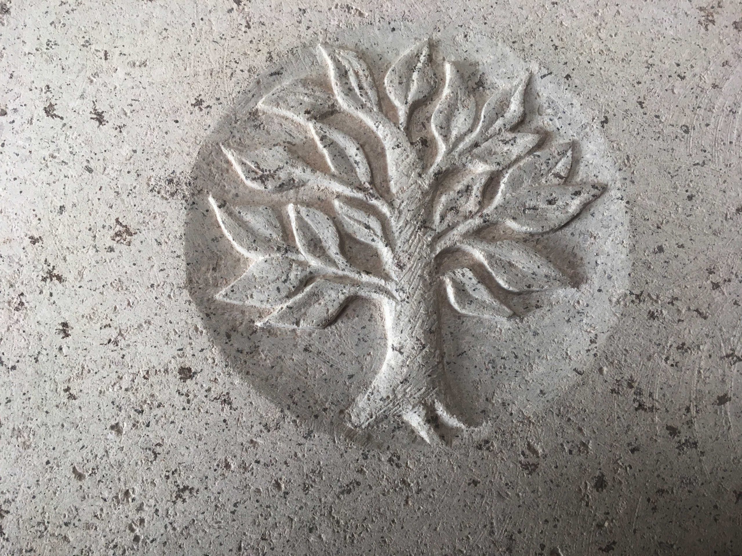 Atelier de sculptures et gravures sur pierre.